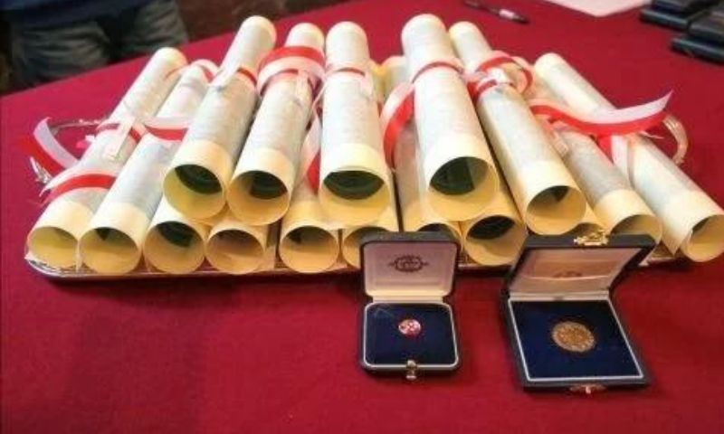 Ambrogini d'Oro 2022, la cerimonia al Teatro Dal Verme. Polemiche per ...