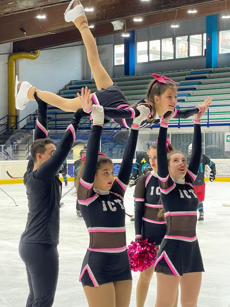 Ice cheerleader team: il sogno che diventa realtà - Prima Milano